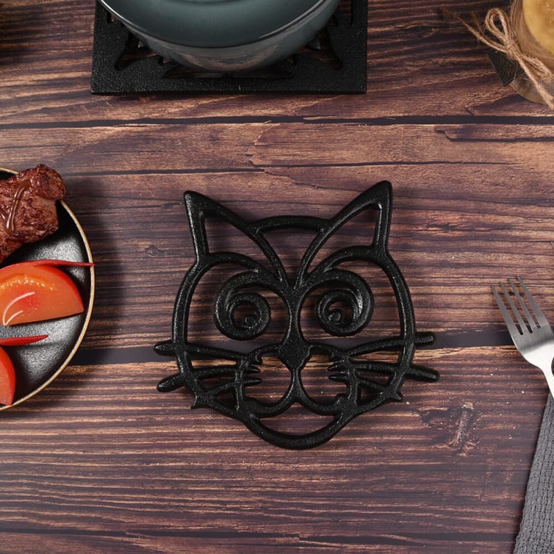 Wrought iron trivet in cast iron cat's head | Orderkeen